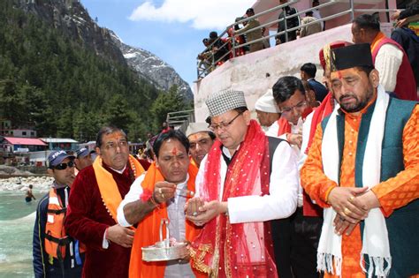 अक्षय तृतीया के पावन पर्व पर गंगोत्री एवं यमुनोत्री धाम के कपाट अगले छह