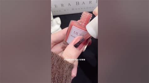 姐妹们这个颜色买一个送一个！快冲抖音网红美甲 短指甲也可以这么美 超好看的美甲 快叫上你闺蜜一起安排新年美甲 让我看看谁还不会秀美甲