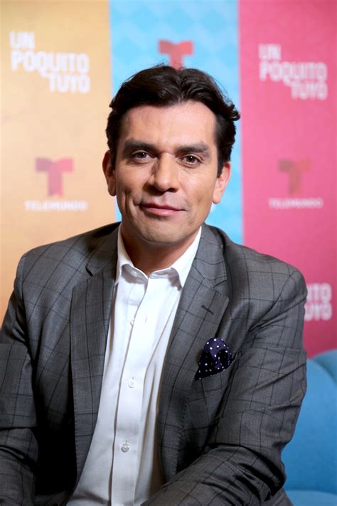 Jorge Salinas Protagoniza Pleito Con Un Reportero En Aldfombra Roja