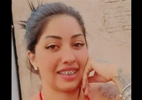 Jovem é morta a tiros na frente das filhas no Paraná