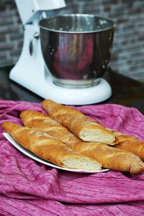 Pieczony W Domu Francuski Chleb Bagietowy Jest Bardzo Smaczny Zdjęcie