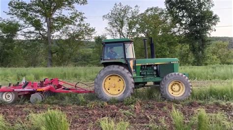John Deere 4450 Spring Chisel Plowing Corn Field Youtube