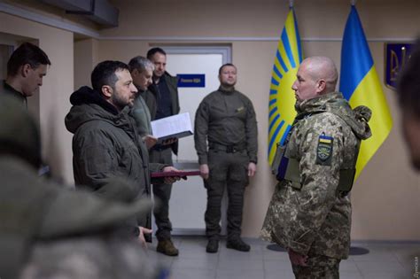 Зеленський відвідав Слов`янськ та привітав наших захисників із Днем