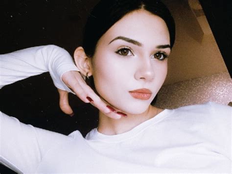 Kittiの無料ライブウェブカメラショー＆xxxチャット Xhamsterlive