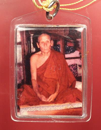 ประมูล สร้อยประคำไม้ พร้อมรูปถ่าย หลังแผ่นเงินติดจีวร เกศา ครบชุด สร้าง