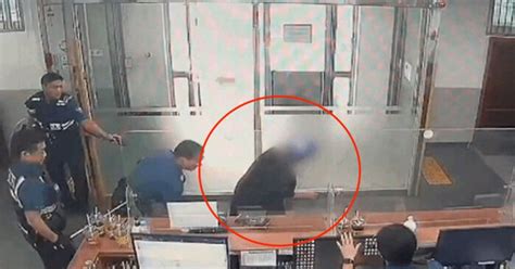 영상 흉기 들고 지구대 난입한 순간경찰 삼단봉으로 팍