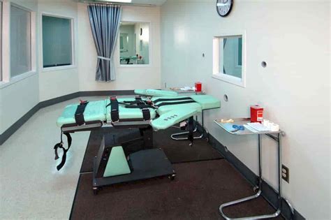 Medical Expert Criticizes Federal Governments Lethal Injection