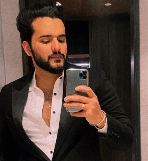 Abhishek Malhan Fukra Insaan Wiki Age Girlfriend Bigg Boss Ott
