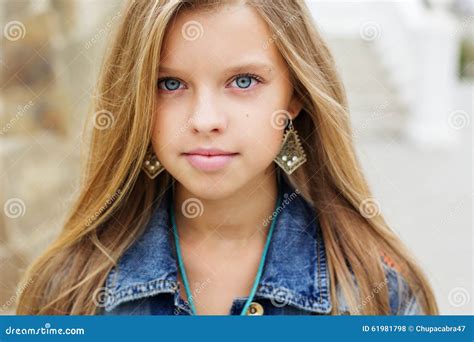 Portrait De Jolie Fille Blueeyed Photo Stock Image Du Beaut Enfant