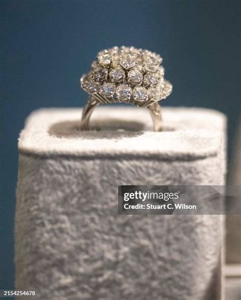 4441 Shirley Bassey Photos And High Res Pictures Getty Images