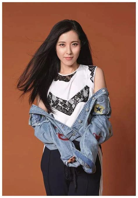 壁纸：曾黎