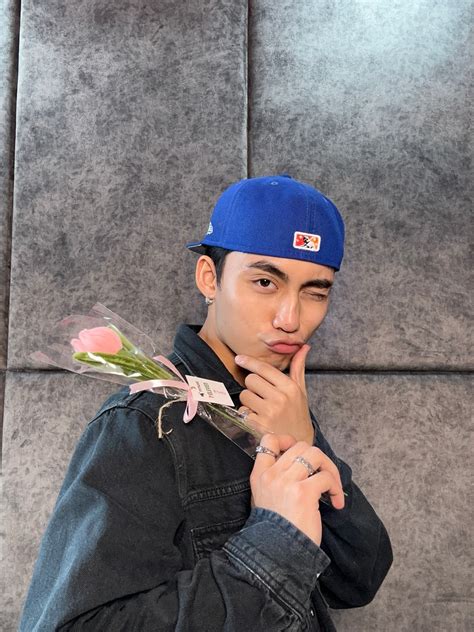 Mono Tặng Bạn Một Bông Hoa Vì Bạn Xứng đáng Chứ Không Nhân Dịp Gì Cả 🌷