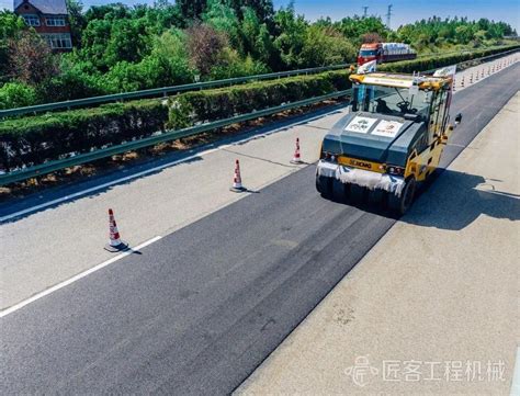 交通不间断！徐工道路无人集群上演“超薄”摊铺匠客工程机械