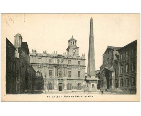 carte postale ancienne ARLES Place de l Hôtel de Ville Cartes Postales Anciennes en