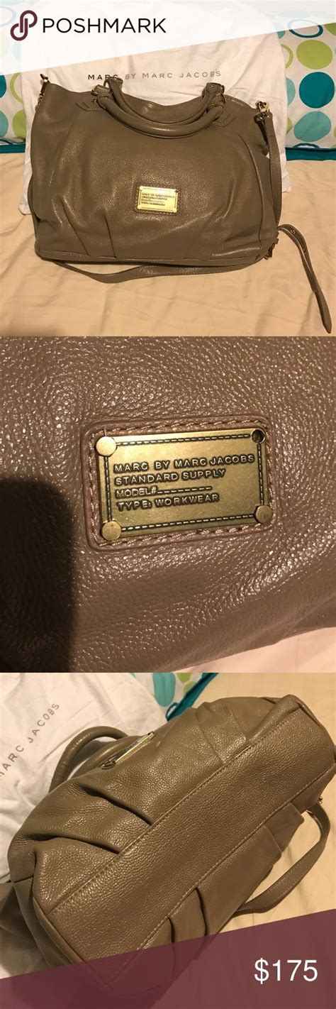 Two Purses One Brown And The Other Light Brown With Gold Details On Them