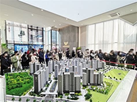 롯데건설 ‘원주 롯데캐슬 시그니처 견본주택 개관방문객 관심 이어져 미주중앙일보