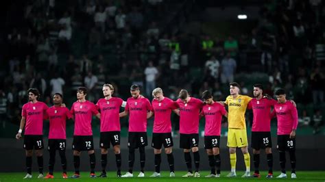Na Mira Da Premier League Coqueluche Do Sporting Foi Distinguido Pela