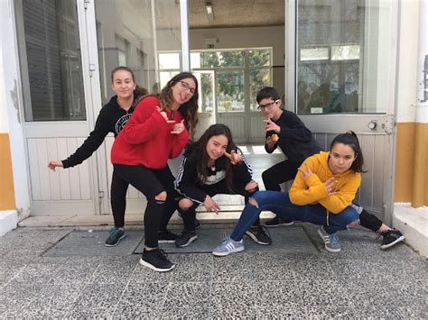 6 avaliações sobre Escola Primária e Jardim de Infância do Montenegro