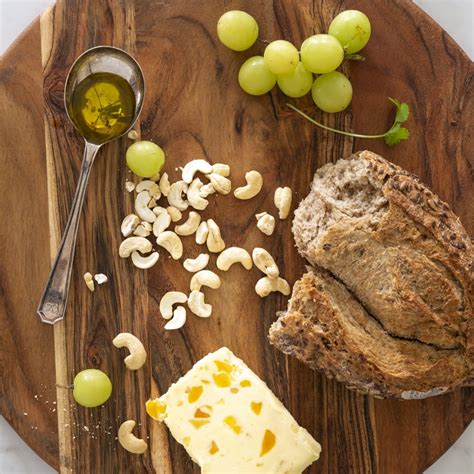 Acacia Round Chopping Board Grand Illusions