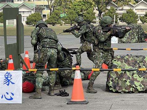 總統視導陸軍機步旅聯兵營 「旋翼型無人機」首度公開演練 政治 中時
