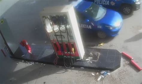 Ataque De Furia Un Conductor Atropelló Al Playero De Una Estación De