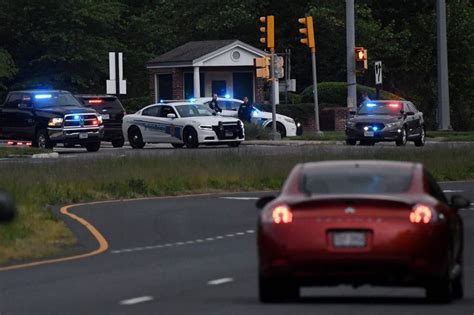 Suspect Shot By Fbi Outside Cia Headquarters Dies Wsj