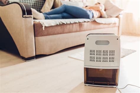 터치 패널 습도 표시기 Uv 램프 공기 Ionizer 물 컨테이너 Dehumidifier 아파트에 작품 클로즈업 제습기에 대한 스톡 사진 및 기타 이미지 Istock