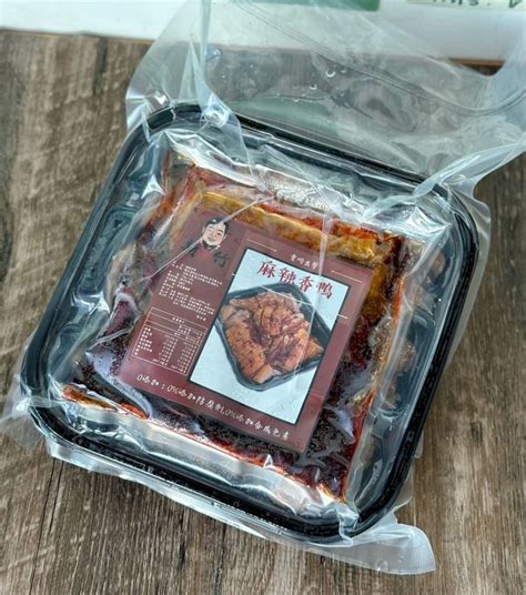 【新竹吳家鴨香飯】頭份竹南共有三間分店，推薦必點鑊氣十足的鴨肉炒飯、鴨肉量十足的鴨香飯，另有販售煙燻鴨翅、後鴨腿肉可以配電視享用！ 阿華田