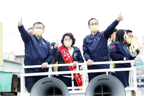 朱立倫陪黃敏惠掃街拜票