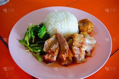 炖猪腿配米饭