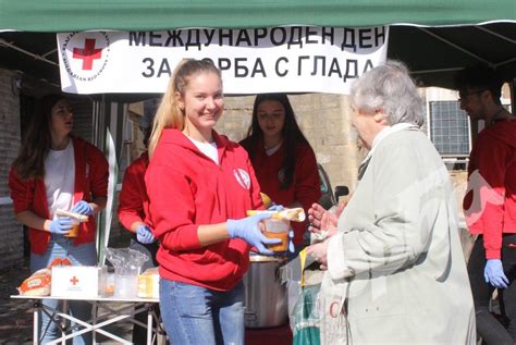 Млади червенокръстци осигуриха топъл обяд за социално слаби Вестник Борба областен