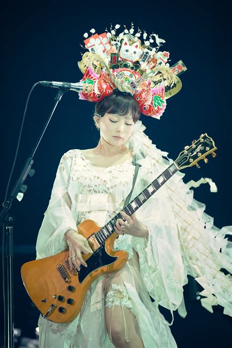 椎名林檎 椎名林檎公式ファンクラブ「林檎班」は会員募集中です。 入会金1000円＋年会費4000円。