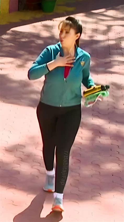 Babita Ji 🥵 ️💦💦 Boobs Itne Bade Hogaye Hai Ab Jacket Ka Zip Bhi Band