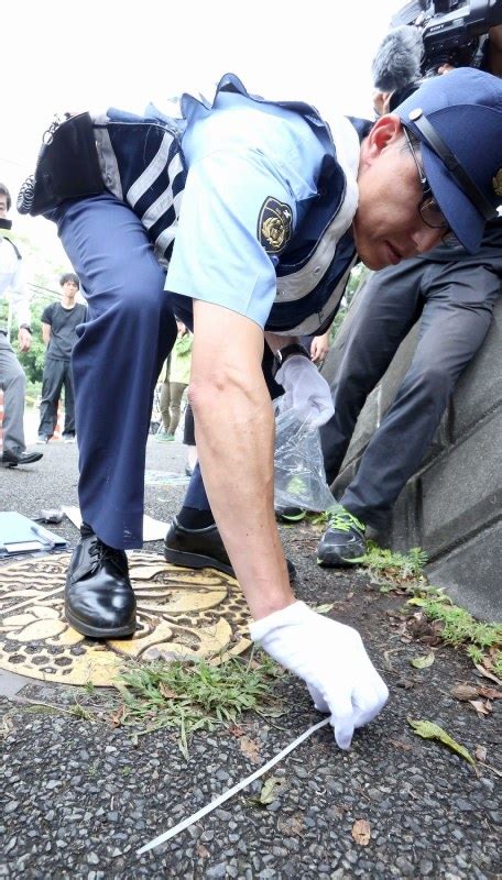 相模原殺傷：施設正門前に献花台 次々と悼む人たち 写真特集27 毎日新聞