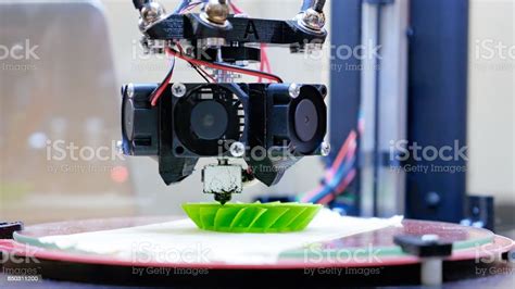 3d 프린터는 제품 제작을 수행 3차원 인쇄에 대한 스톡 사진 및 기타 이미지 3차원 인쇄 산업용 로봇팔 공장 산업 건물 Istock