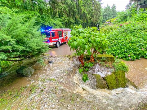 Überflutungen Erdrutsche Bilder des Unwetter Chaos in Deutschland