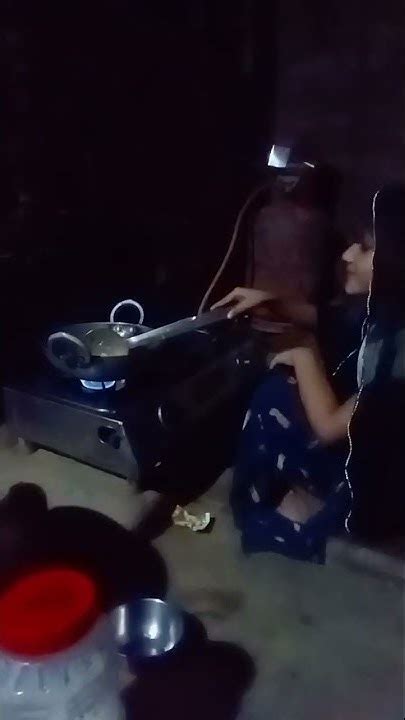 Chhoti Bahu Khana Banaa Rahi Hai👎😁 Youtube