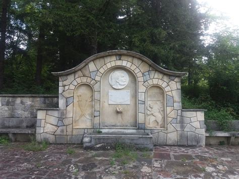 Чешма паметник на Кольо Тодоров Матеев Априлци Опознай Bg