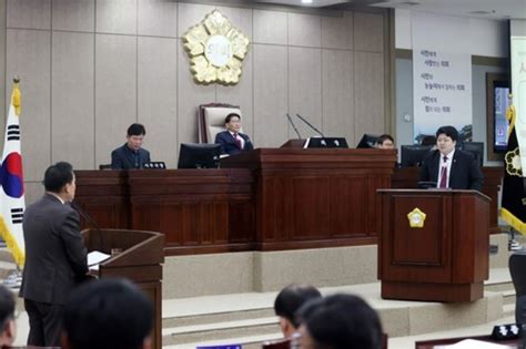 고인 물 발언에 뿔난 수원 시민단체시의원 개선하자는 의미 노컷뉴스