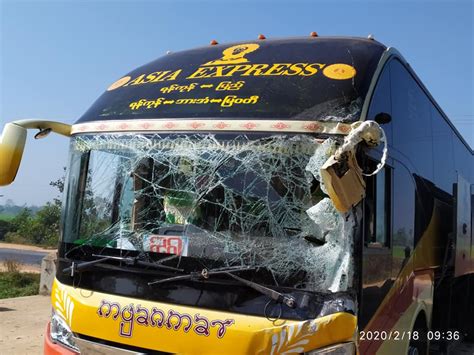 Dvb ရန်ကုန် ပြည်ကားလမ်းတွင် တရားမဝင်သစ်ကားနှင့် ခရီးသည်တင်ကားတိုက်မိ