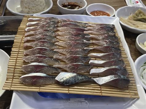 고등어회 안 비린 곳 찾기 힘든데 여긴 진짜 존맛탱구리 ㅠ 괜히 유명한게 아닌가보오 나 완전 회러버인데 제주횟집 추천 좀