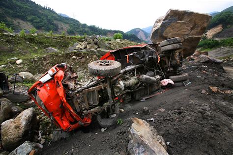 亲历汶川地震救灾摄影师公开采访手记，大量灾区照片首曝