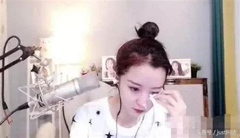 「莉哥」戲唱國歌被行拘，或將賠款26億傾家蕩產！ 每日頭條