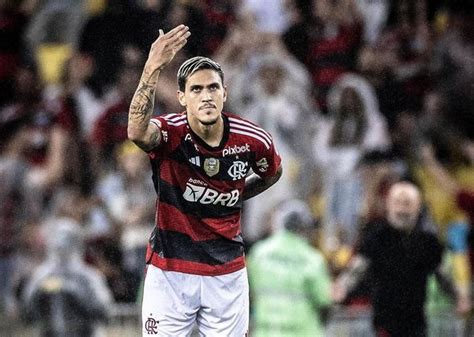 Torcida do Flamengo elege seus alvos e abraça Pedro após crise e eliminação A Gazeta