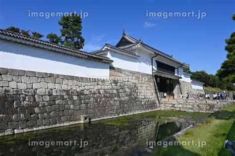 秋晴れの京都市世界遺産 二条城東大手門の写真素材 234191440 イメージマート