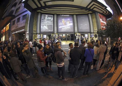 Cine Una Entrada De Cine Que Baja De Precio Es Igual A Una Mayor