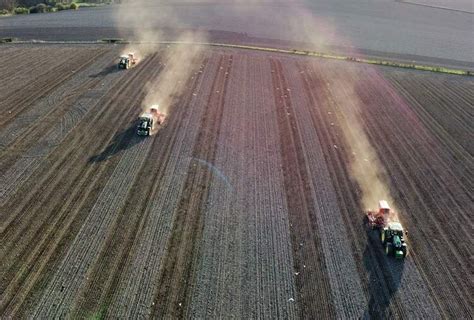 John Deere Simplifies Guidance Setup With Data Sync