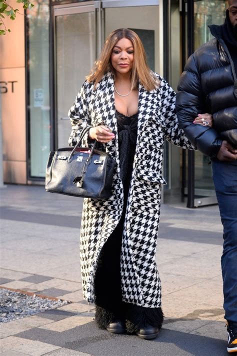 Wendy Williams Holds Onto Security Guards Arm In Concerning New Video