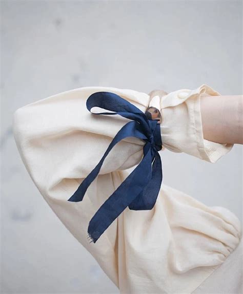 服饰参考制服服饰设计 衣料褶皱 花瓣关注原画人，推荐更多精选素材，绘画更有灵感 花瓣网