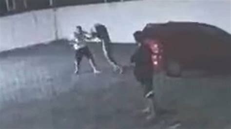 Policial Briga Com Travesti Em Motel E Tem Arma Roubada Veja Vídeo